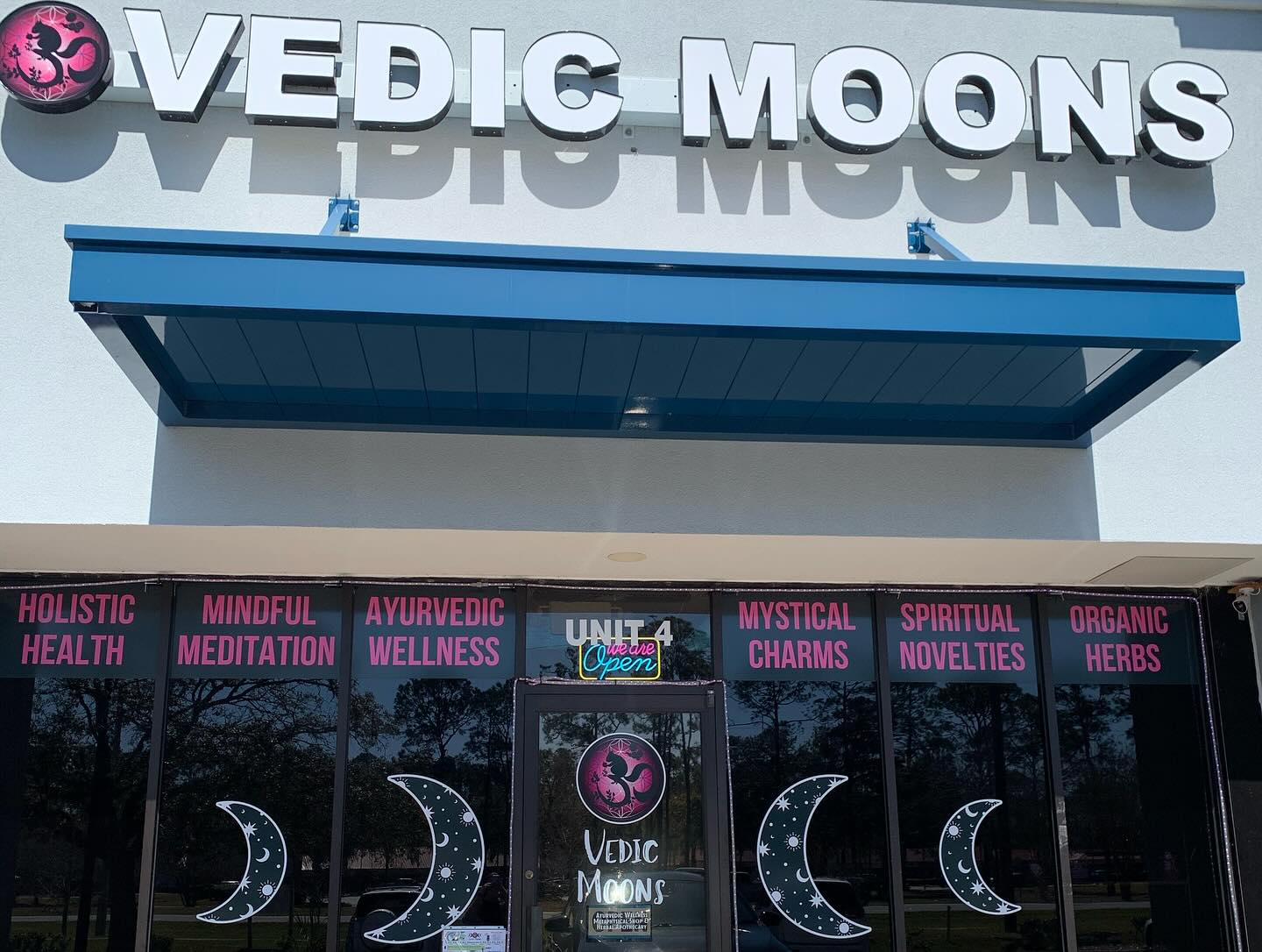 How TropiCon 2024 went! – Author Bethany Loughlin-Frost